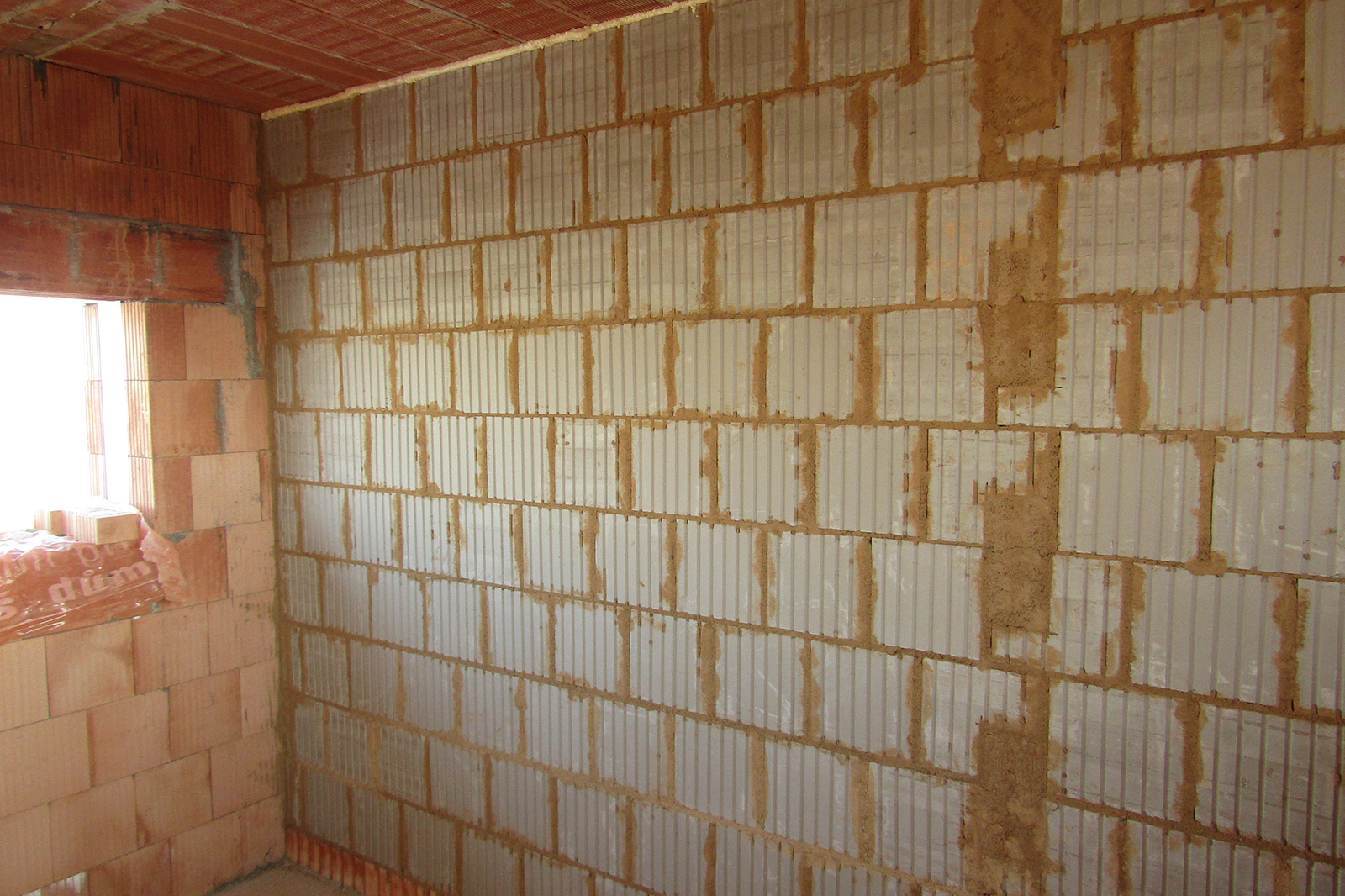 Nepálené tehly HELUZ NATURE Energy sa používajú na vnútorné priečkové a ...