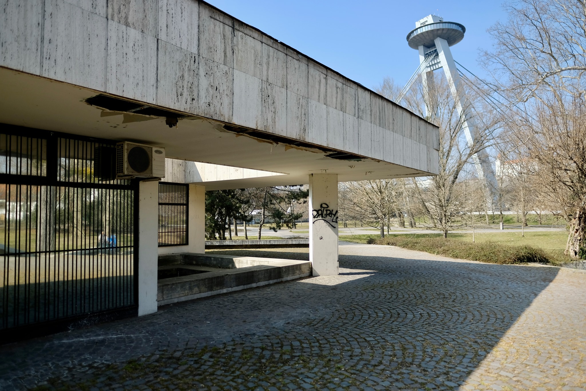 Bývalý erotický salón v Sade Janka Kráľa sa zmení na bistro s reštauráciou | ASB.sk