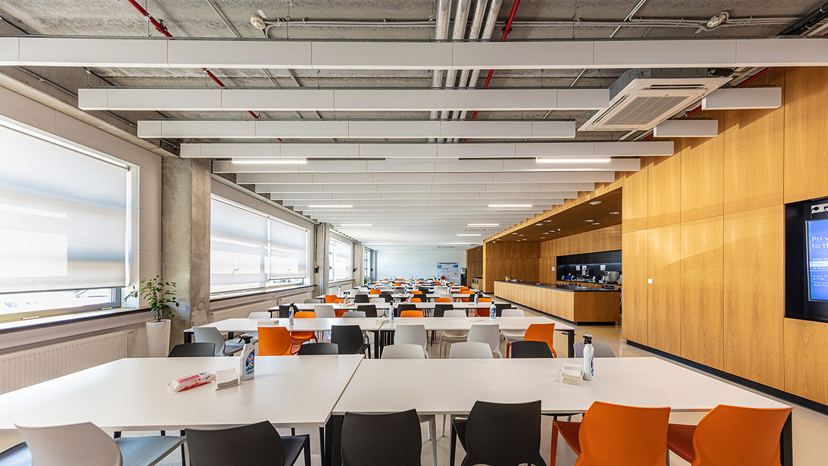 Zlá priestorová akustika v kanceláriách prispieva k vyššej miere ...