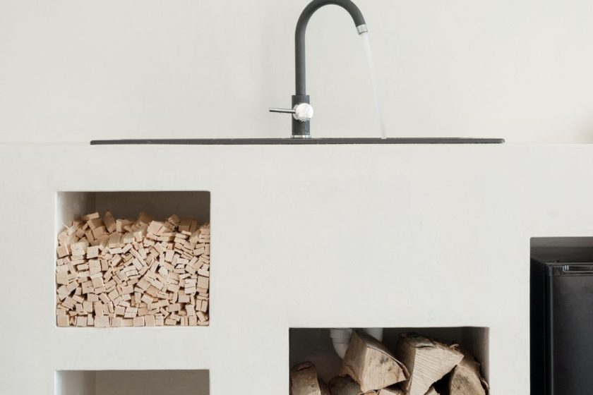 Vínna pivnica Strachotín svojím vzhľadom zapadla do okolia ako zátka do ...