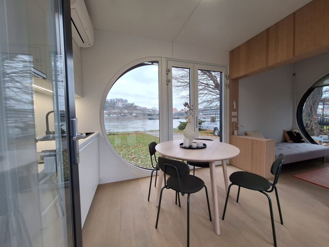 Ecocapsule Box je väčšia dvojizbová modulárna jednotka navrhnutá na ...