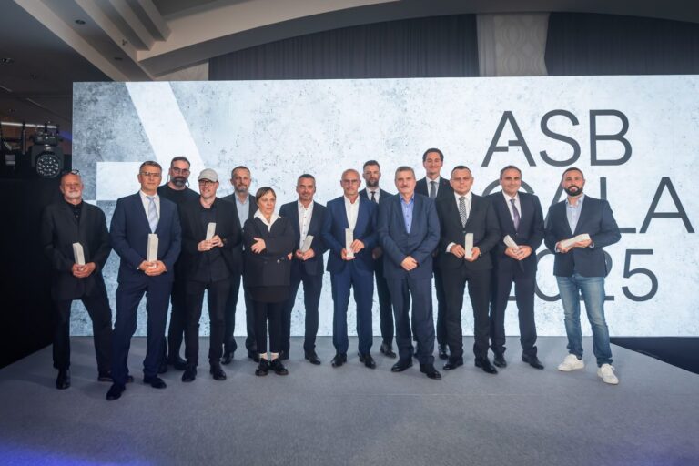 Zľava Štefan Polakovič, DAAD – ASB Špeciálna cena; Patrik Golský, YIT ...