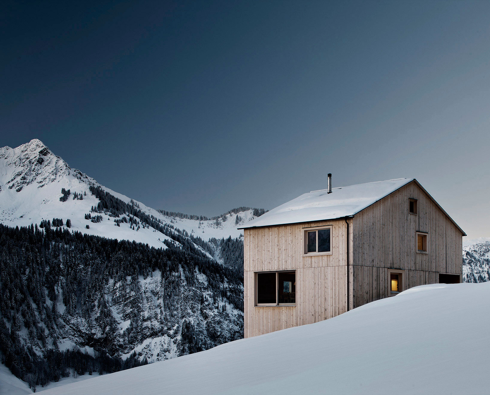 Drevená chata v malebnom prostredí západného Rakúska | ASB.sk